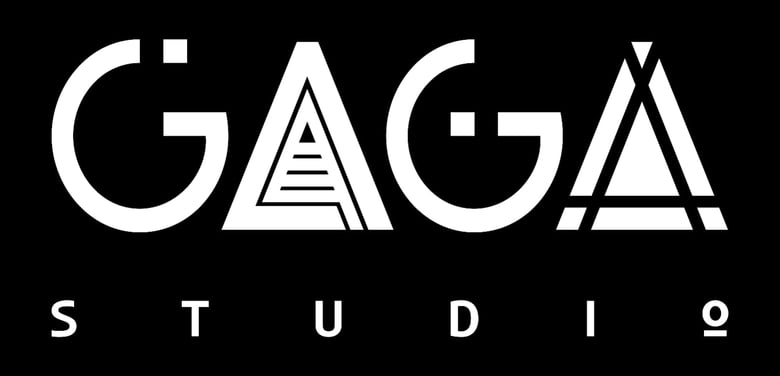 Justine Gaga | Une Voix Sculpturale et Multimédia dans l'Art ...